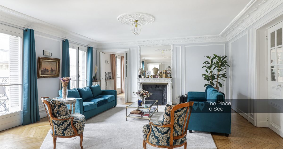 Appartement classique avec balcon filant | The place to see