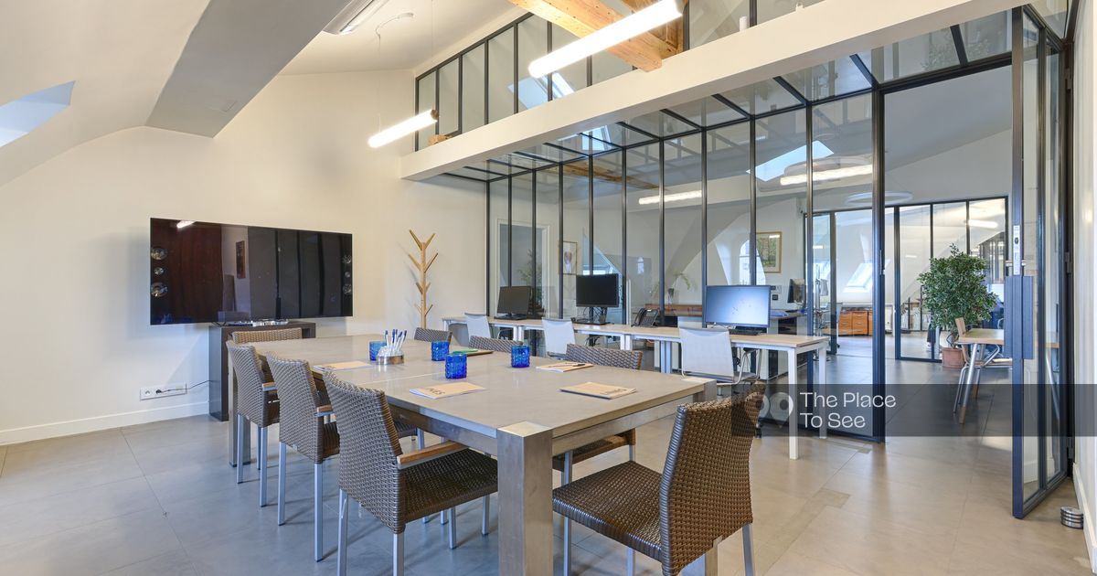 Contemporary office space under the roof of Paris | The place to see