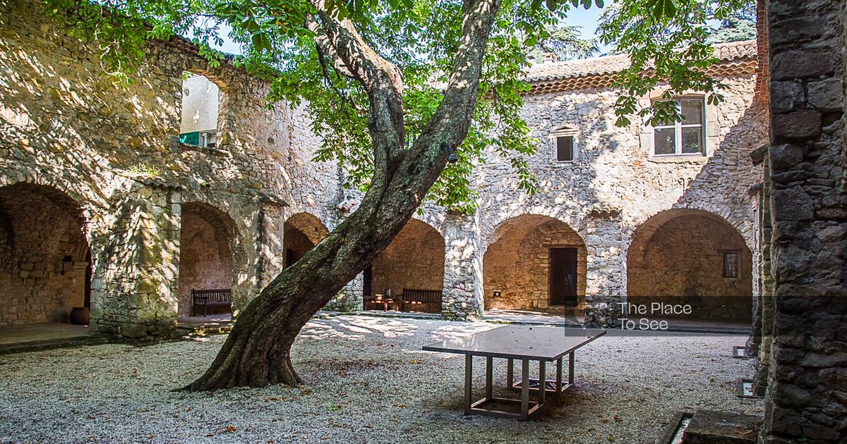 Former 16th century convent Art Studio | The place to see