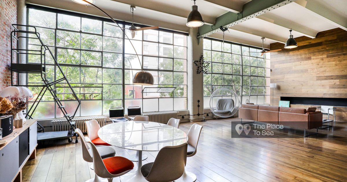 New-York style loft with huge bay window and brick wall | The place to see