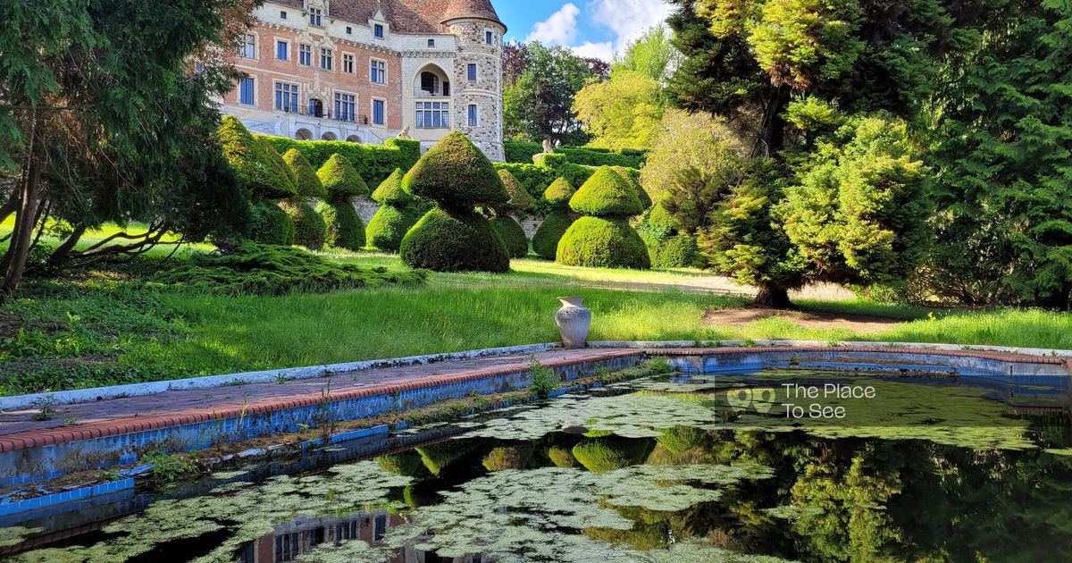 Renaissance castle restored in neo-medieval style | The place to see