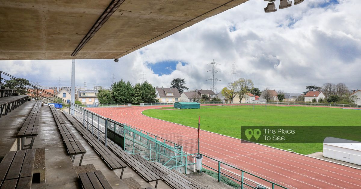 Sports complex with stadium, athletics track and stands | The place to see