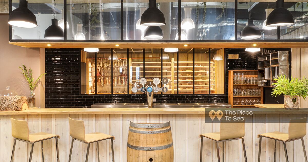 Reception area with several professional kitchens | The place to see