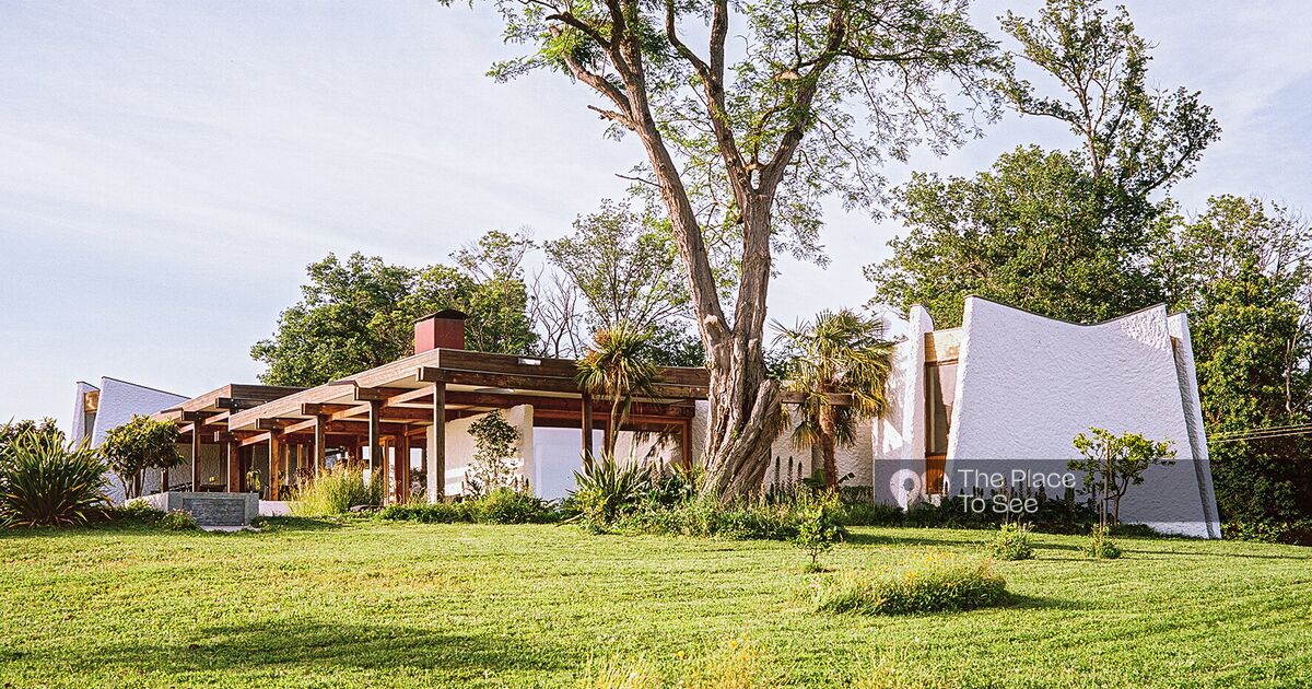 Architect's house from 1965 on top of a hill | The place to see