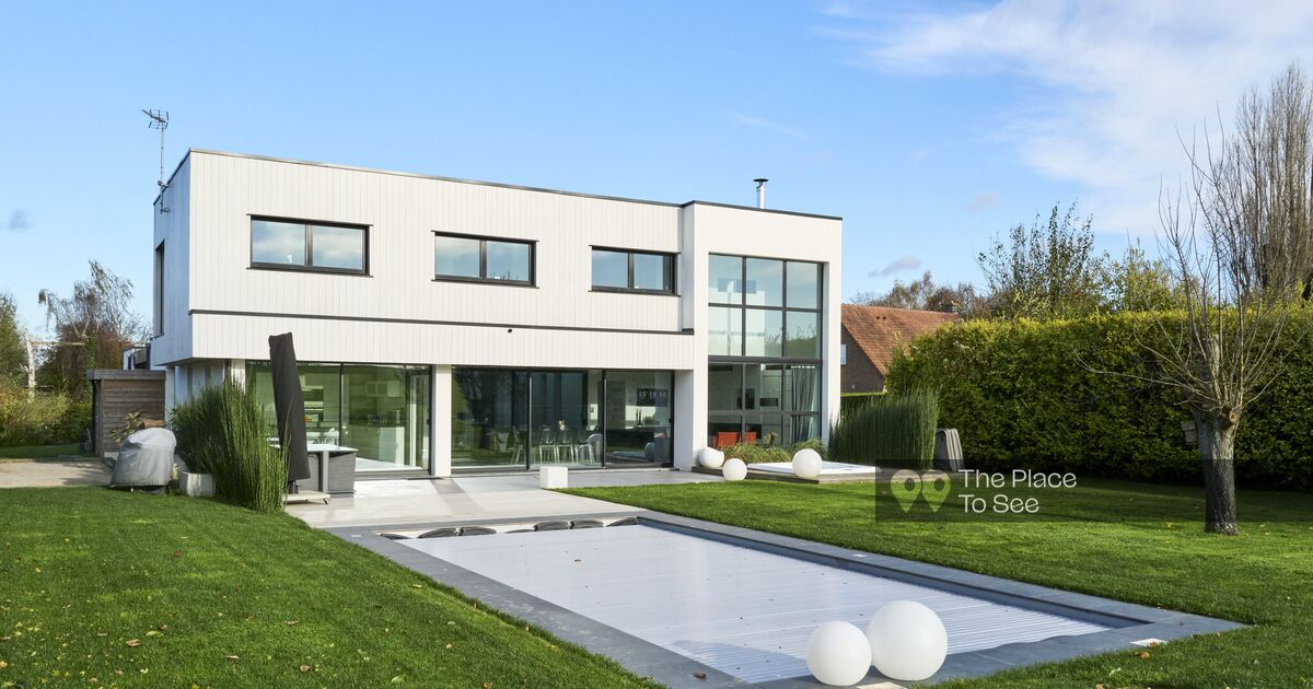 Bauhaus style architect house with swimming pool | The place to see