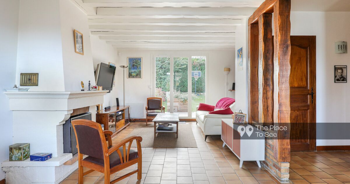 Simple, colorful pavilion with exposed beams and fireplace | The place ...
