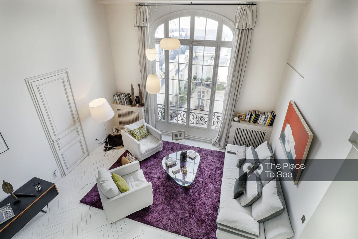 Parisian triplex rooftop with Eiffel Tower view Paris rooftops bay ...