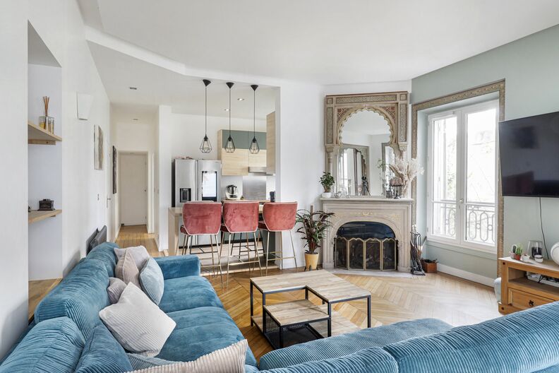 Classic rundown faded house | The place to see